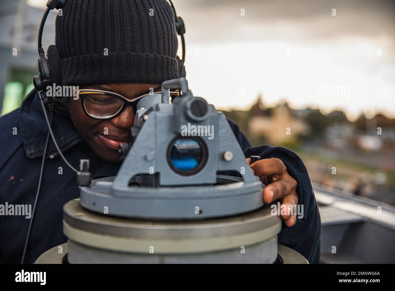 Gyro compass hi-res stock photography and images - Alamy