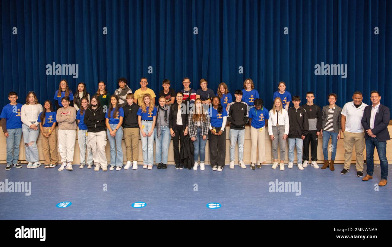 Students and faculty from Wiesbaden High School and Erich Kastner ...