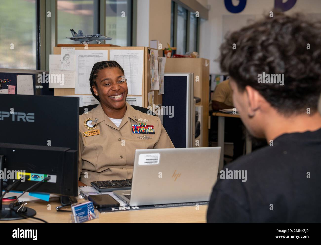 U s navy construction electrician 1st hi-res stock photography and ...