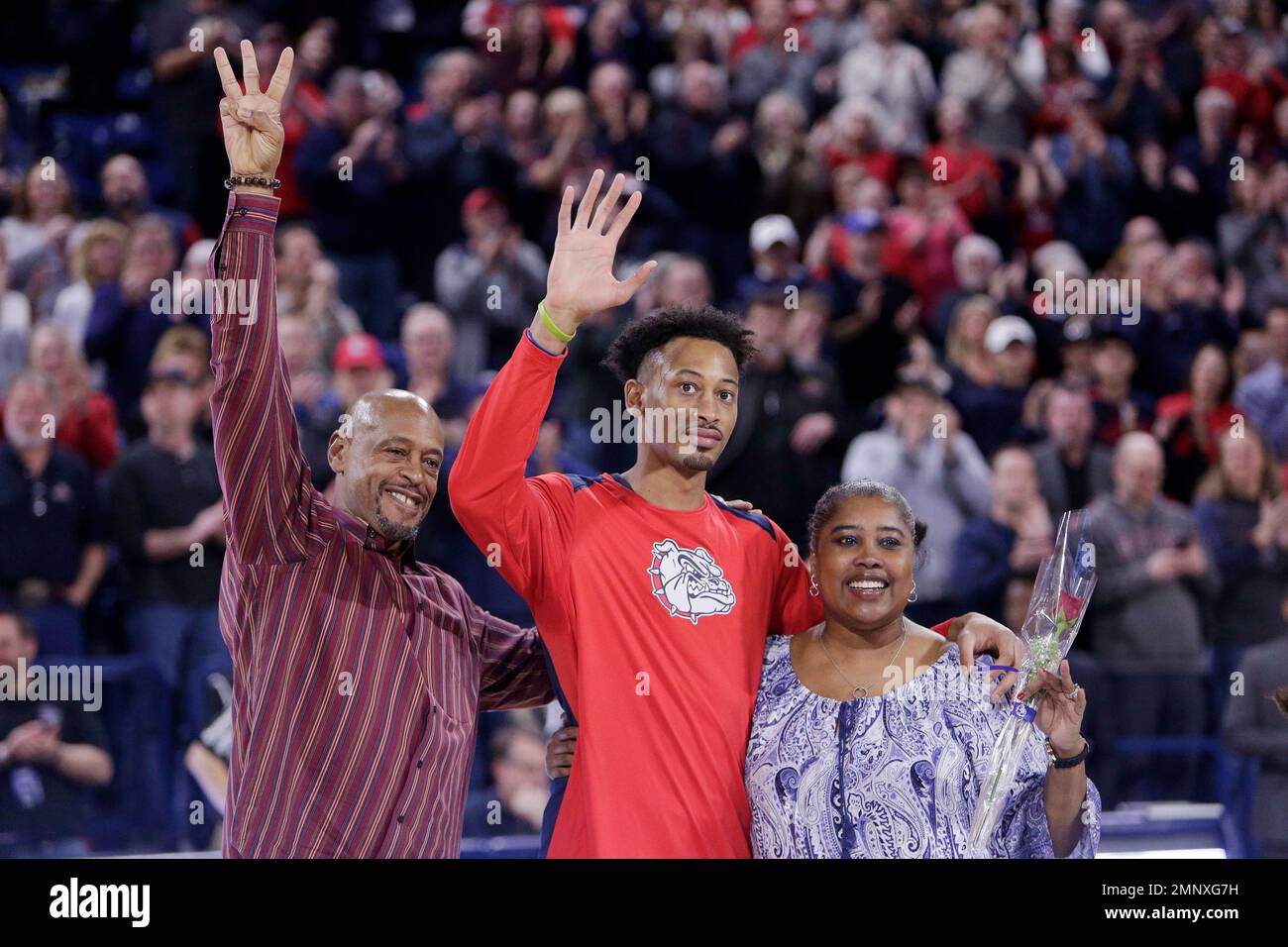 Gonzaga forward Johnathan Williams, center, stands with his parents ...