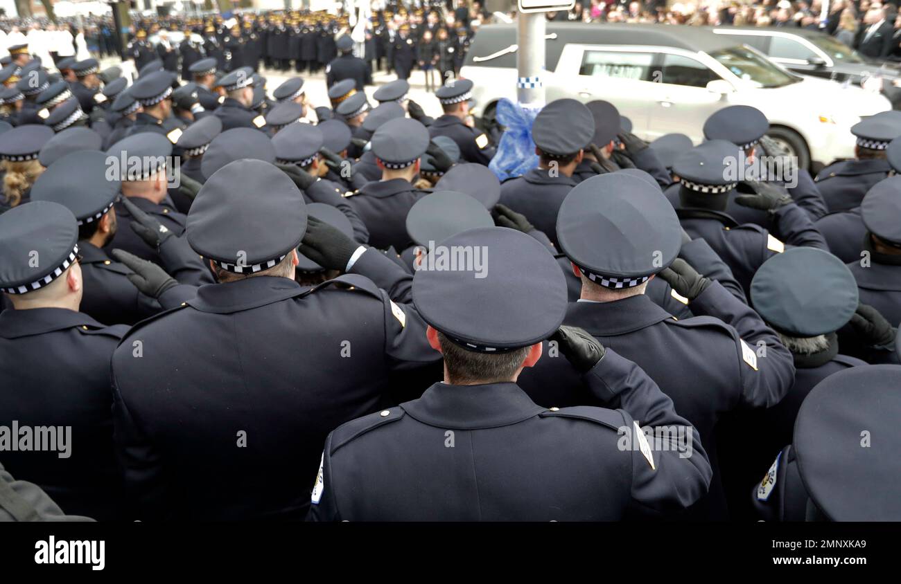 Chicago Police officers from the 18th District salute their fallen ...