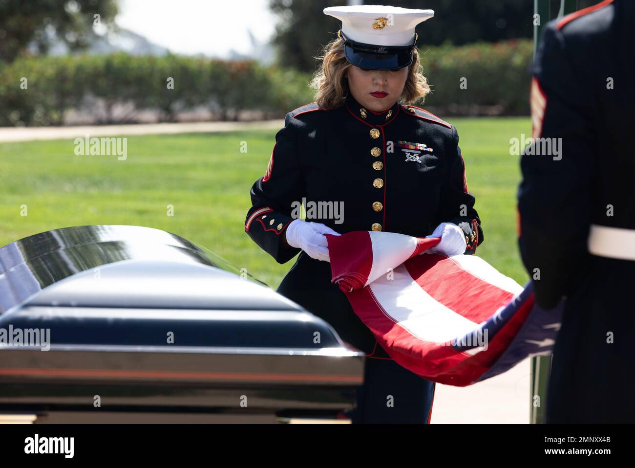 Marine funeral fold flag hi-res stock photography and images - Alamy