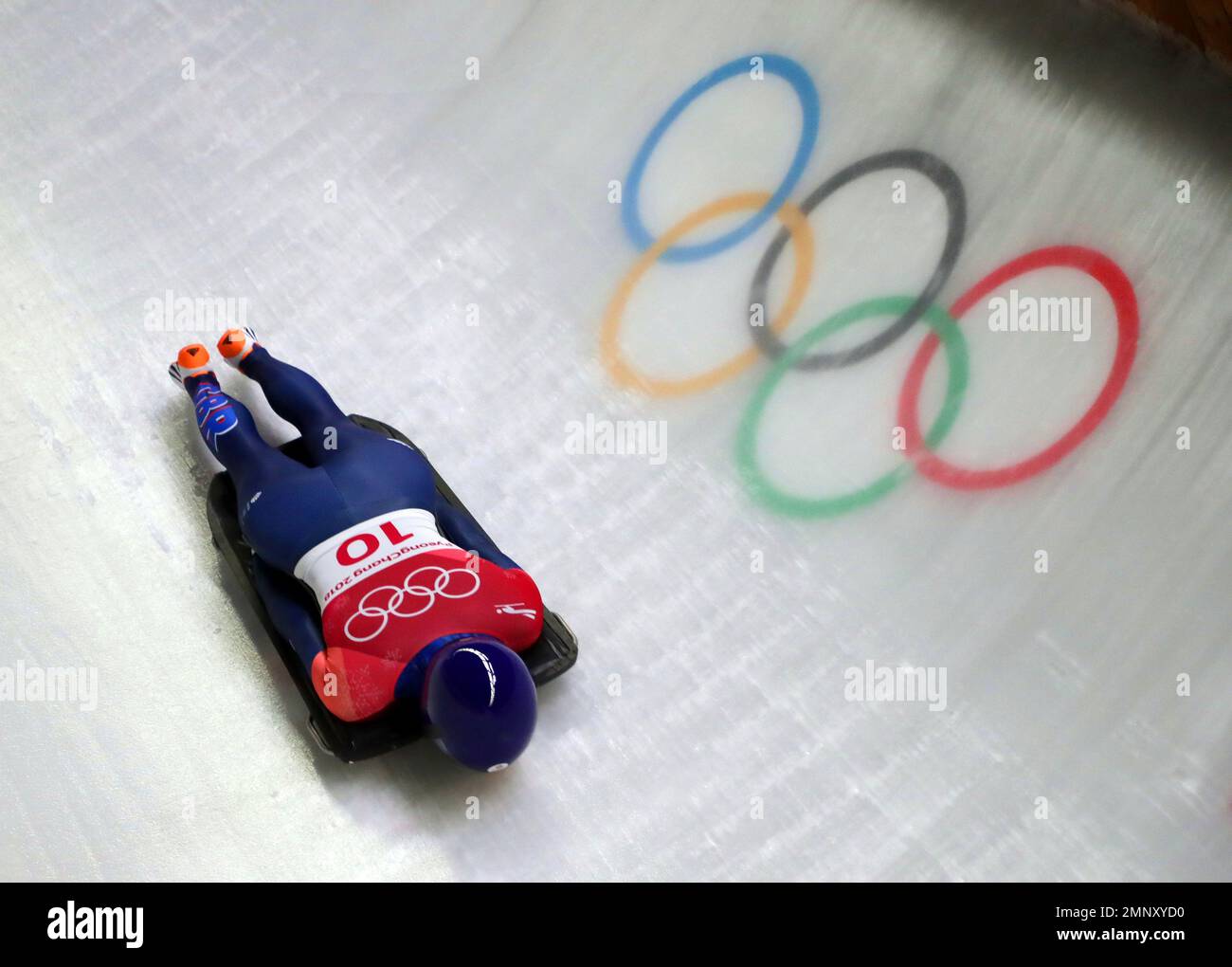 Laura Deas of Britain takes a curve on her second run during the women ...