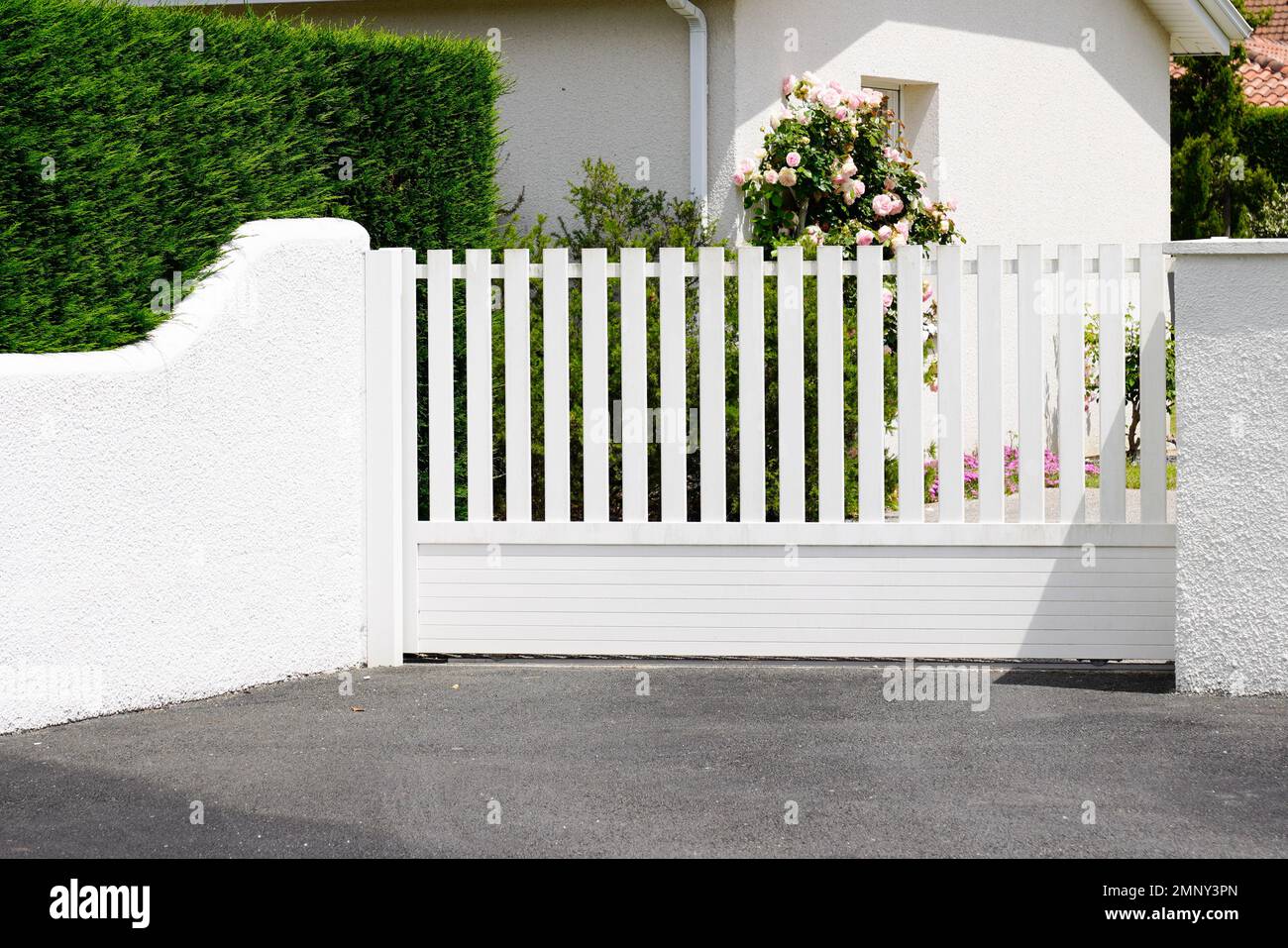 portal white design metal aluminum gate of modern house door entrance ...