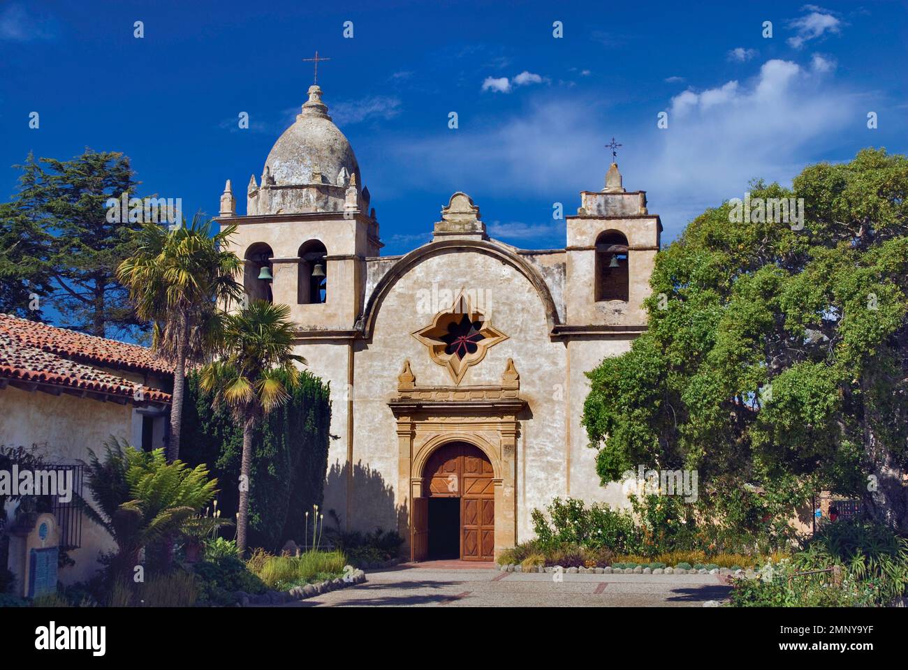 Church facade at Mission San Carlos de Borromeo de Carmelo, Carmel-by ...
