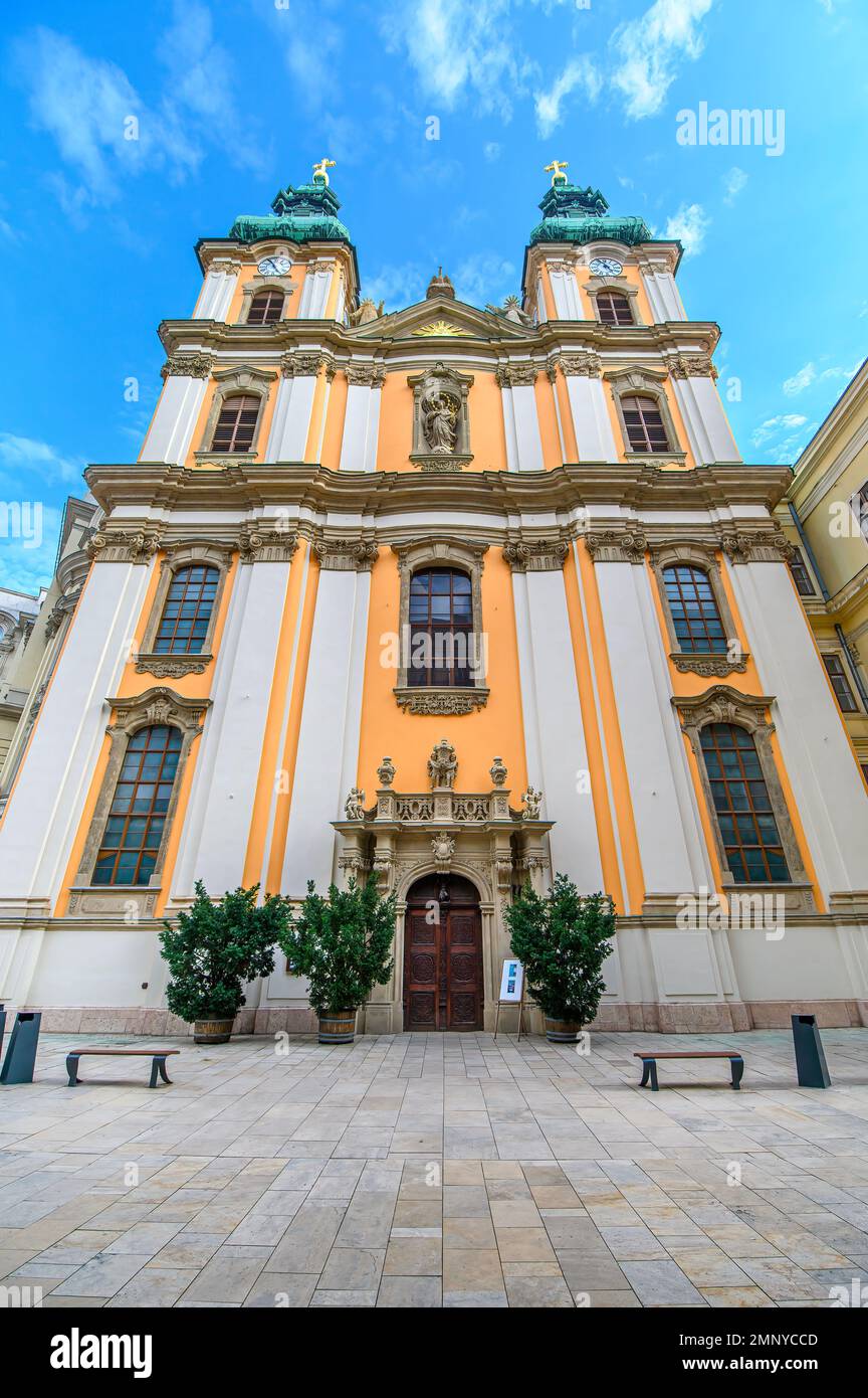 Budapesti egyetemi templom hi-res stock photography and images - Alamy