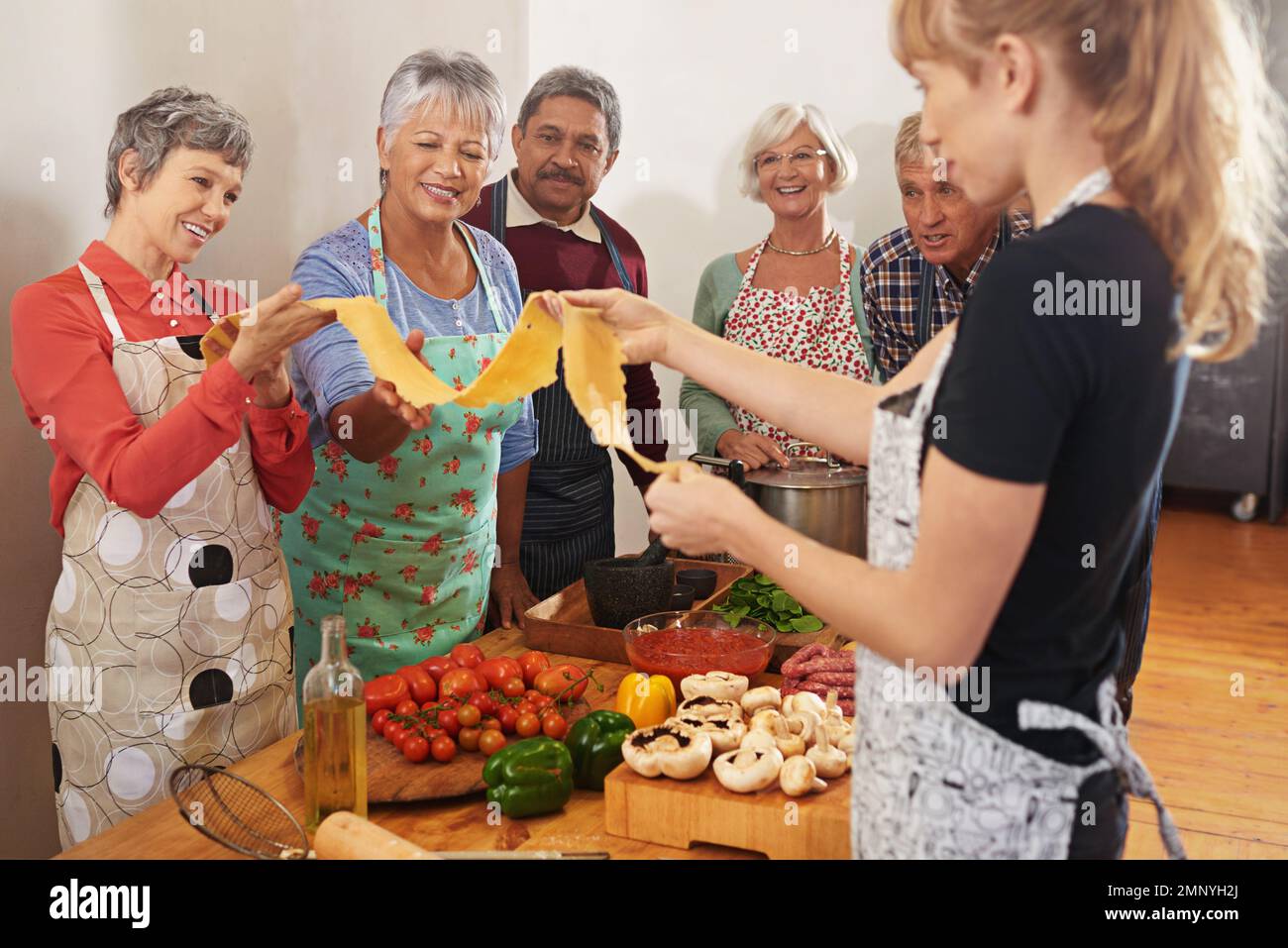 Elderly people cooking class hi-res stock photography and images - Alamy