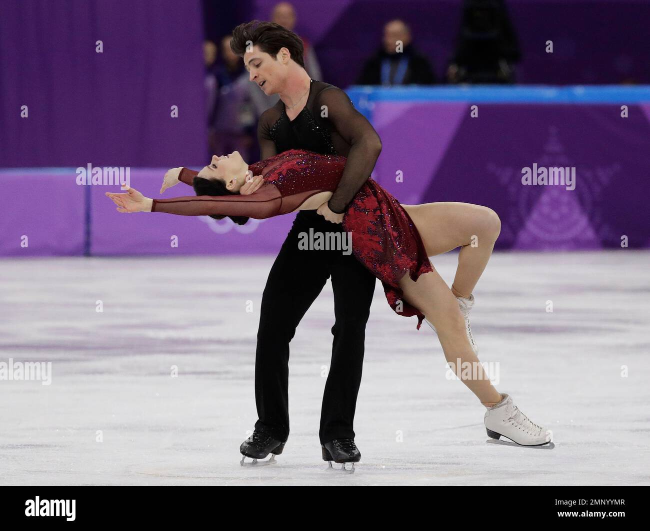 Scott Moir and Tessa Virtue of Canada perform in the ice dance free ...