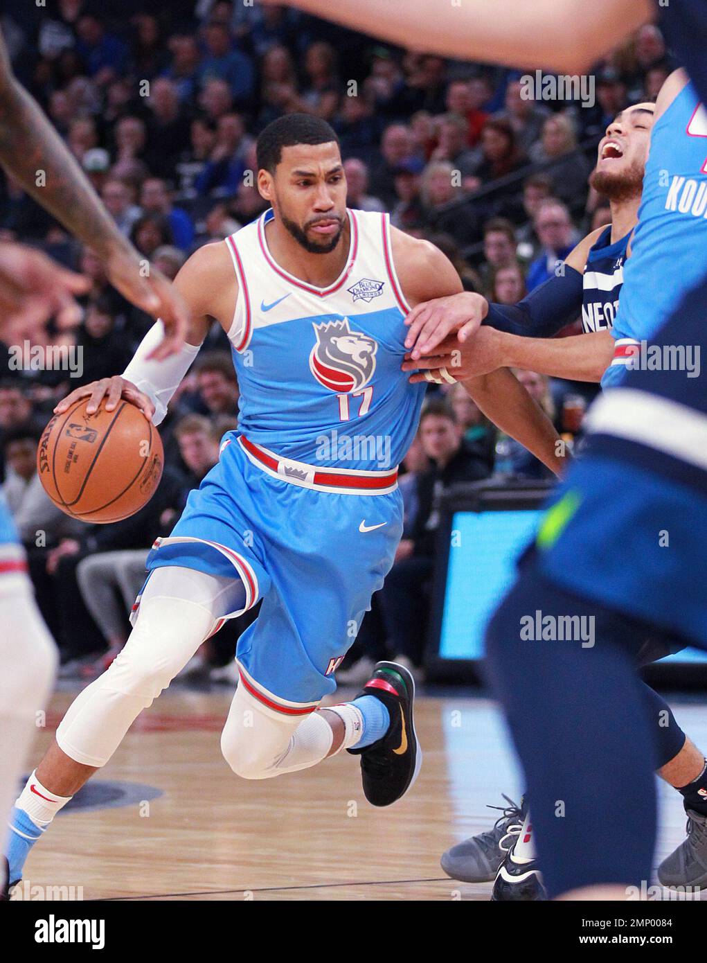Sacramento Kings guard Garrett Temple (17) drives on Minnesota ...