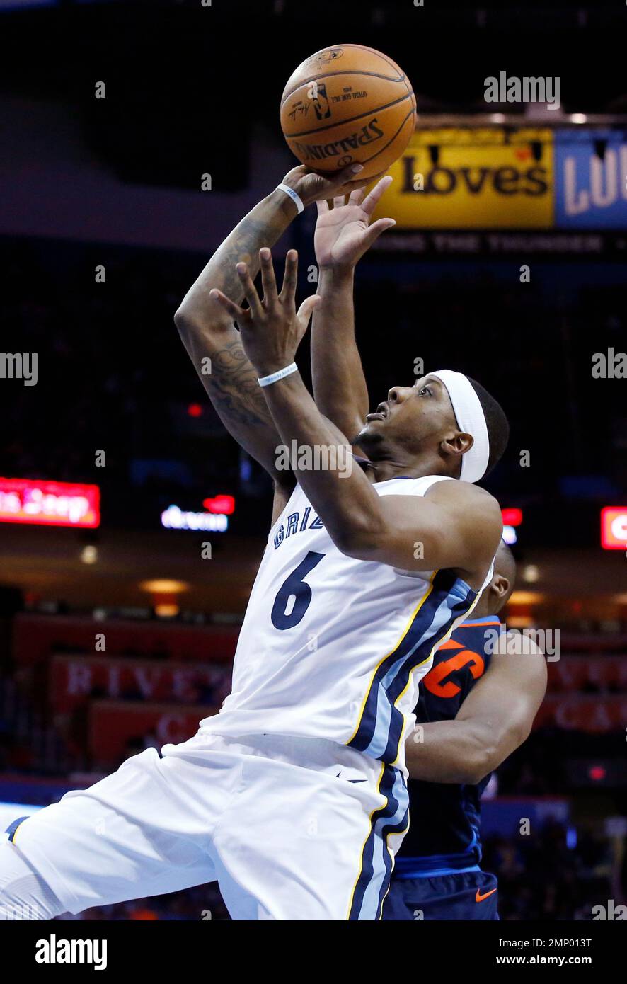Memphis Grizzlies guard Mario Chalmers (6) shoots in front of Oklahoma ...