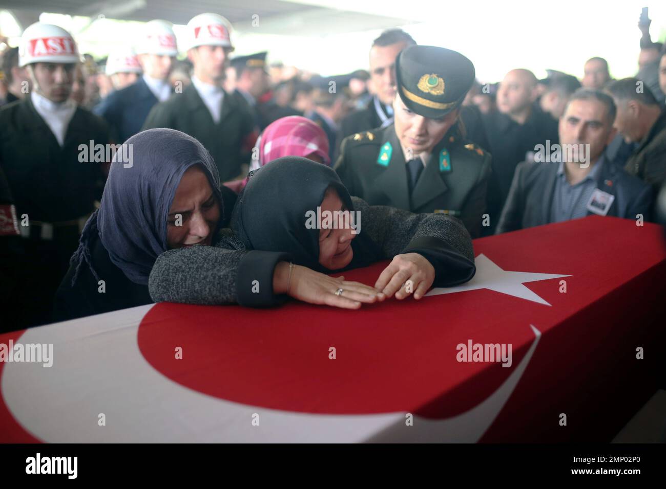 Family members mourn over the flag-covered coffin of pilot Lt ...