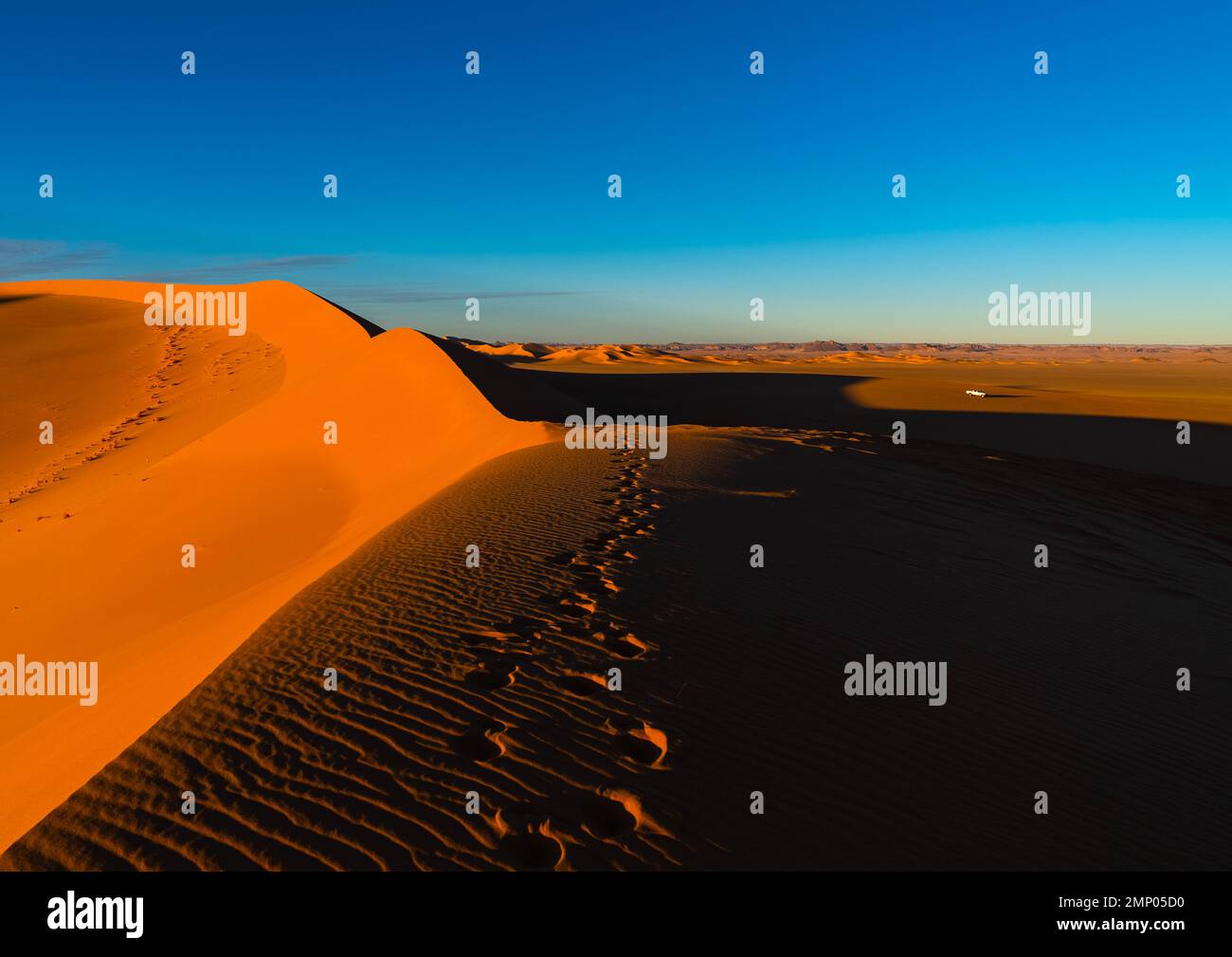Sand dunes in the Sahara desert, North Africa, Erg Admer, Algeria Stock ...