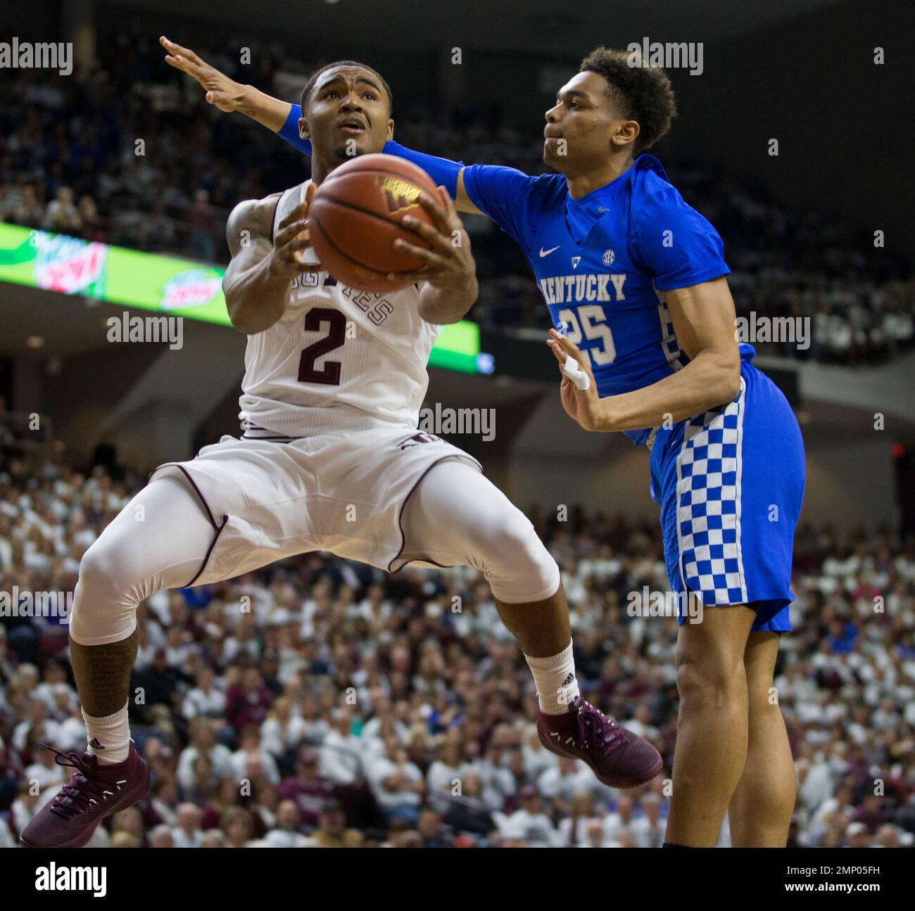 Texas A&M guard TJ Starks (2) goes around Kentucky forward PJ ...