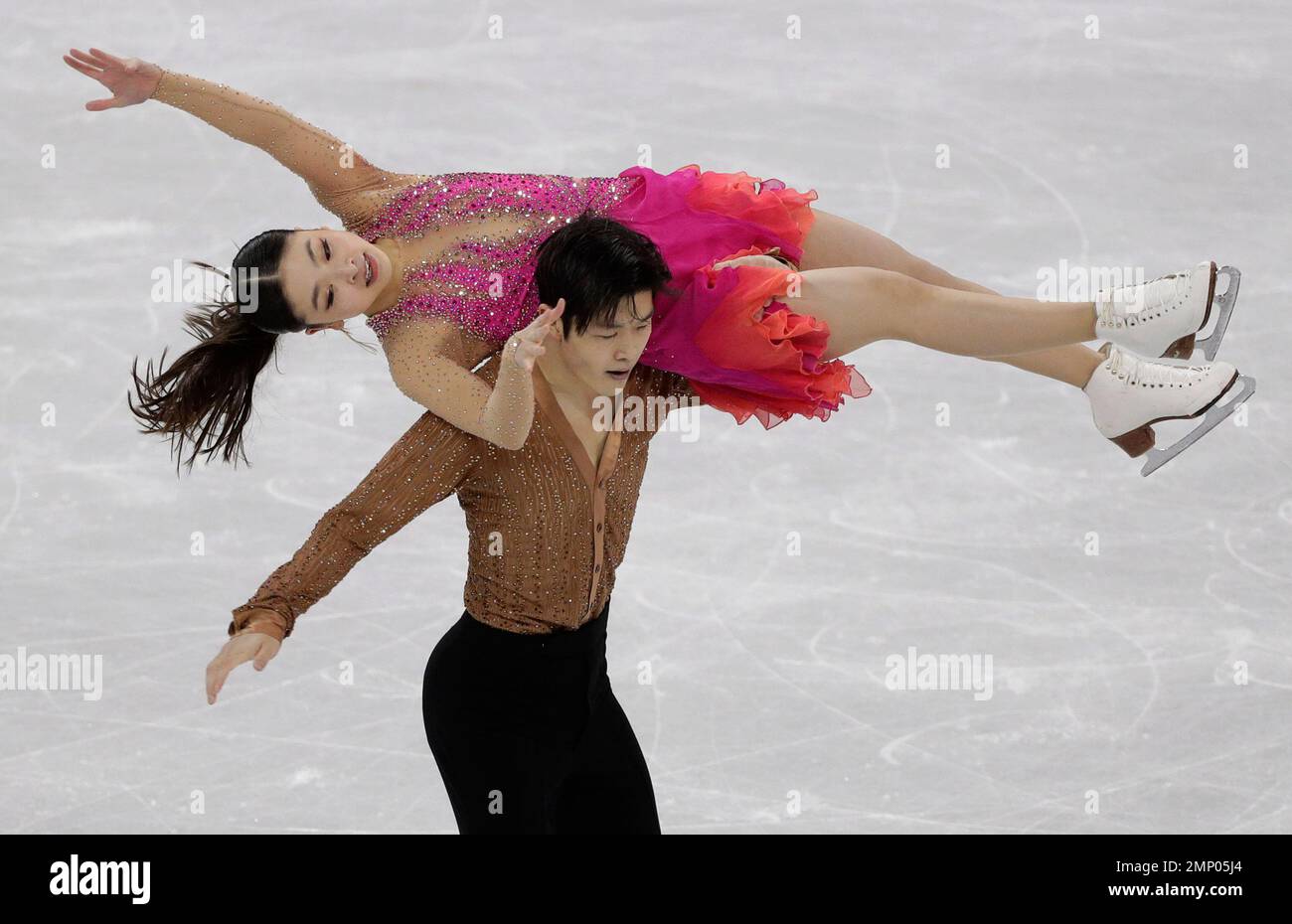 Maia Shibutani and Alex Shibutani of the United States perform during ...