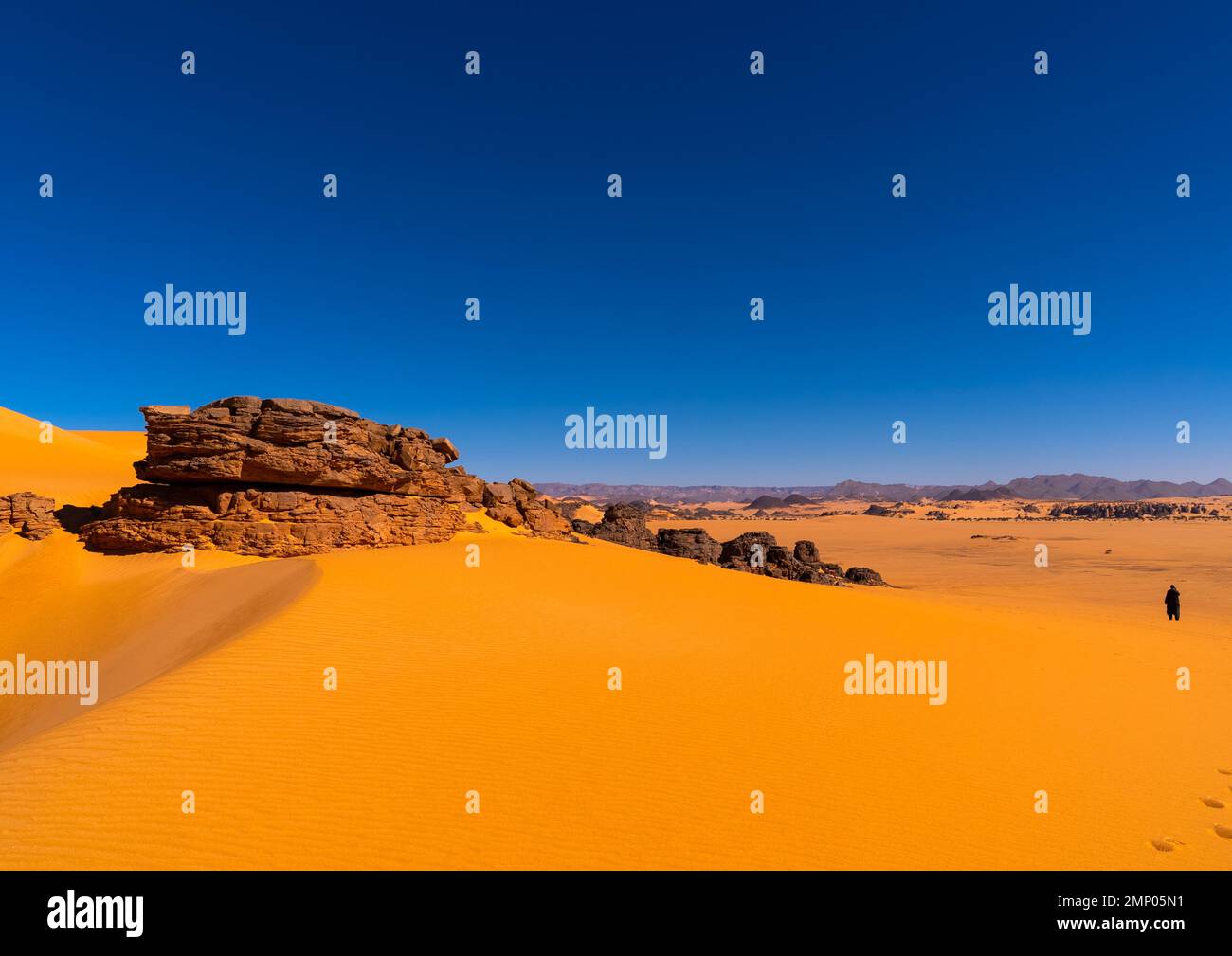 Rocks and sand dunes in Sahara desert, North Africa, Erg Admer, Algeria ...