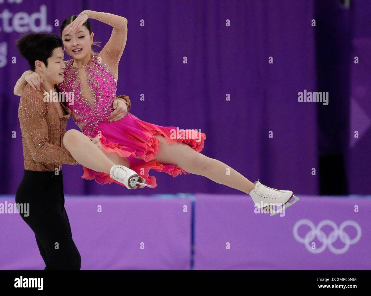 Maia Shibutani and Alex Shibutani of the United States perform during ...
