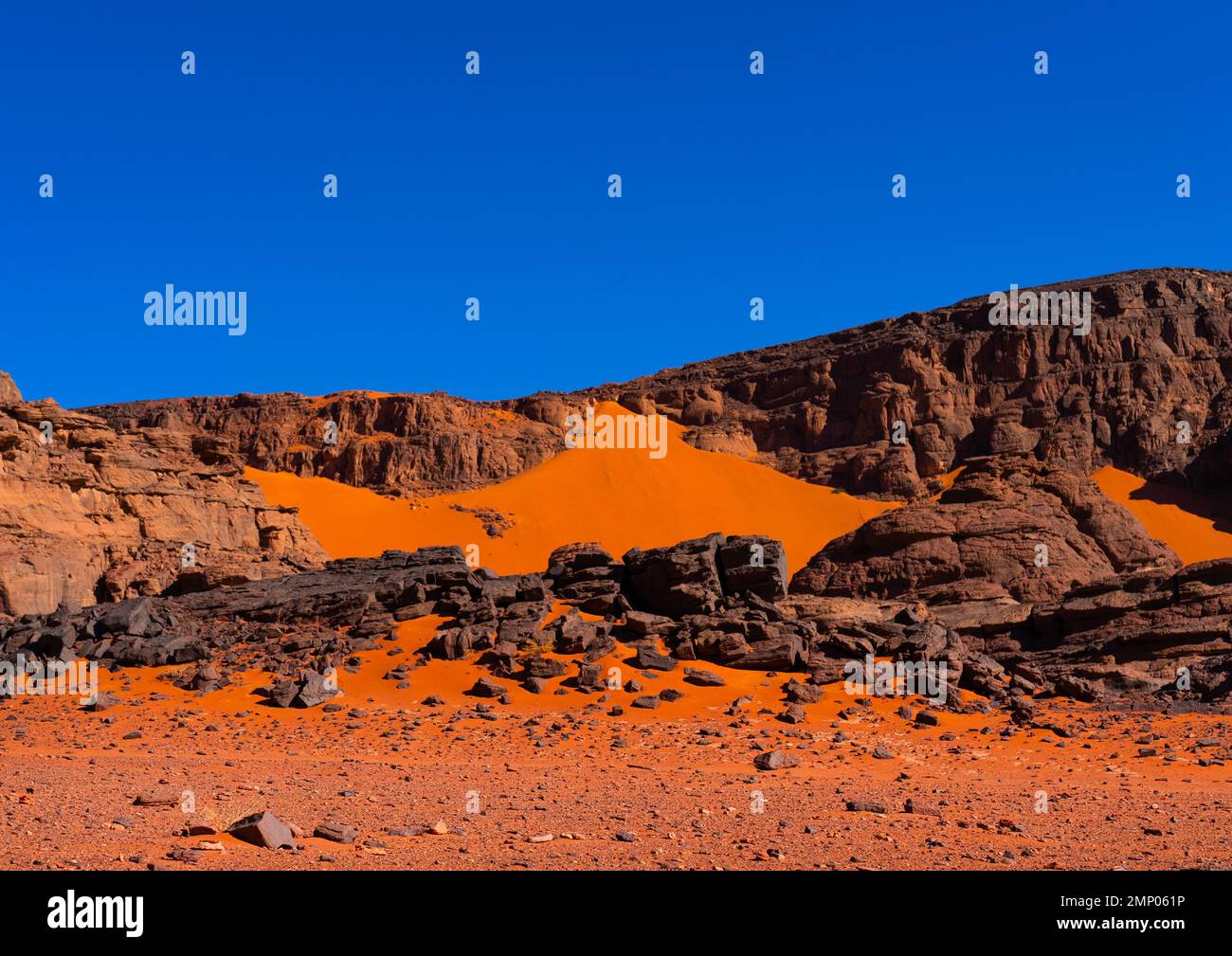 Rocks and sand dunes in Sahara desert, Tassili N'Ajjer National Park ...