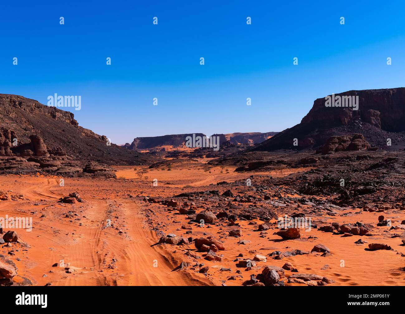 Rocks and sand dunes in Sahara desert, Tassili N'Ajjer National Park ...