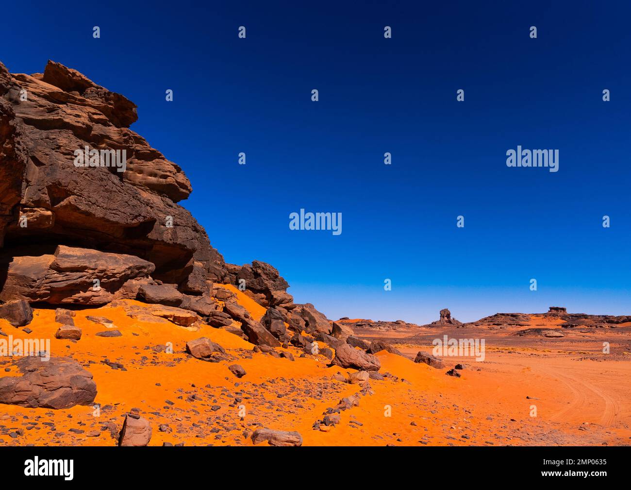 Rocks and sand dunes in Sahara desert, Tassili N'Ajjer National Park ...