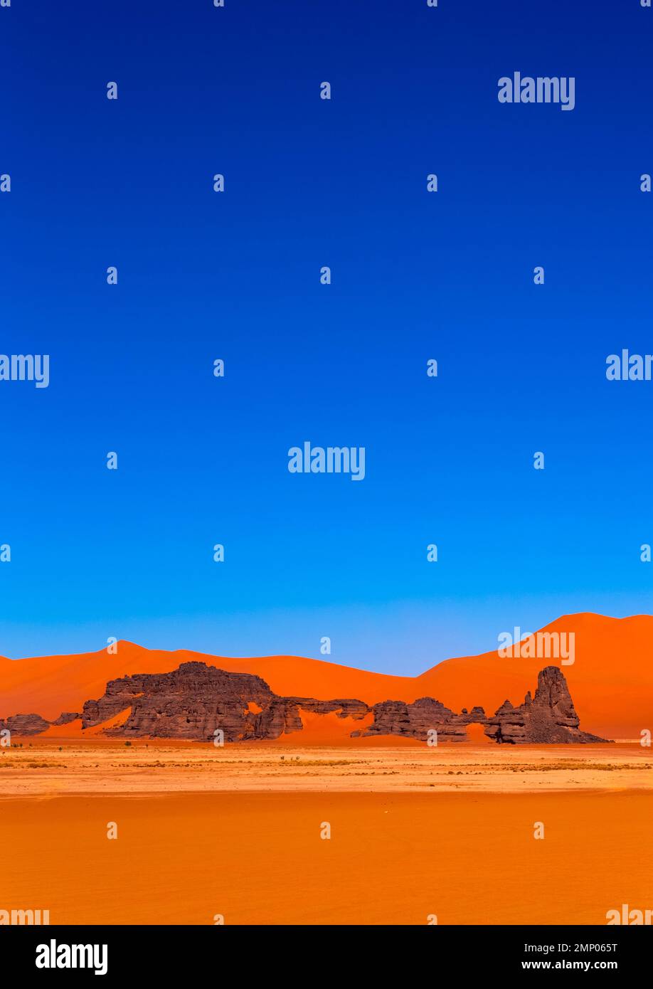 Rocks and sand dunes in Sahara desert, Tassili N'Ajjer National Park ...