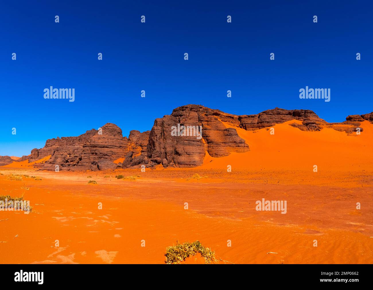 Rocks and sand dunes in Sahara desert, Tassili N'Ajjer National Park ...