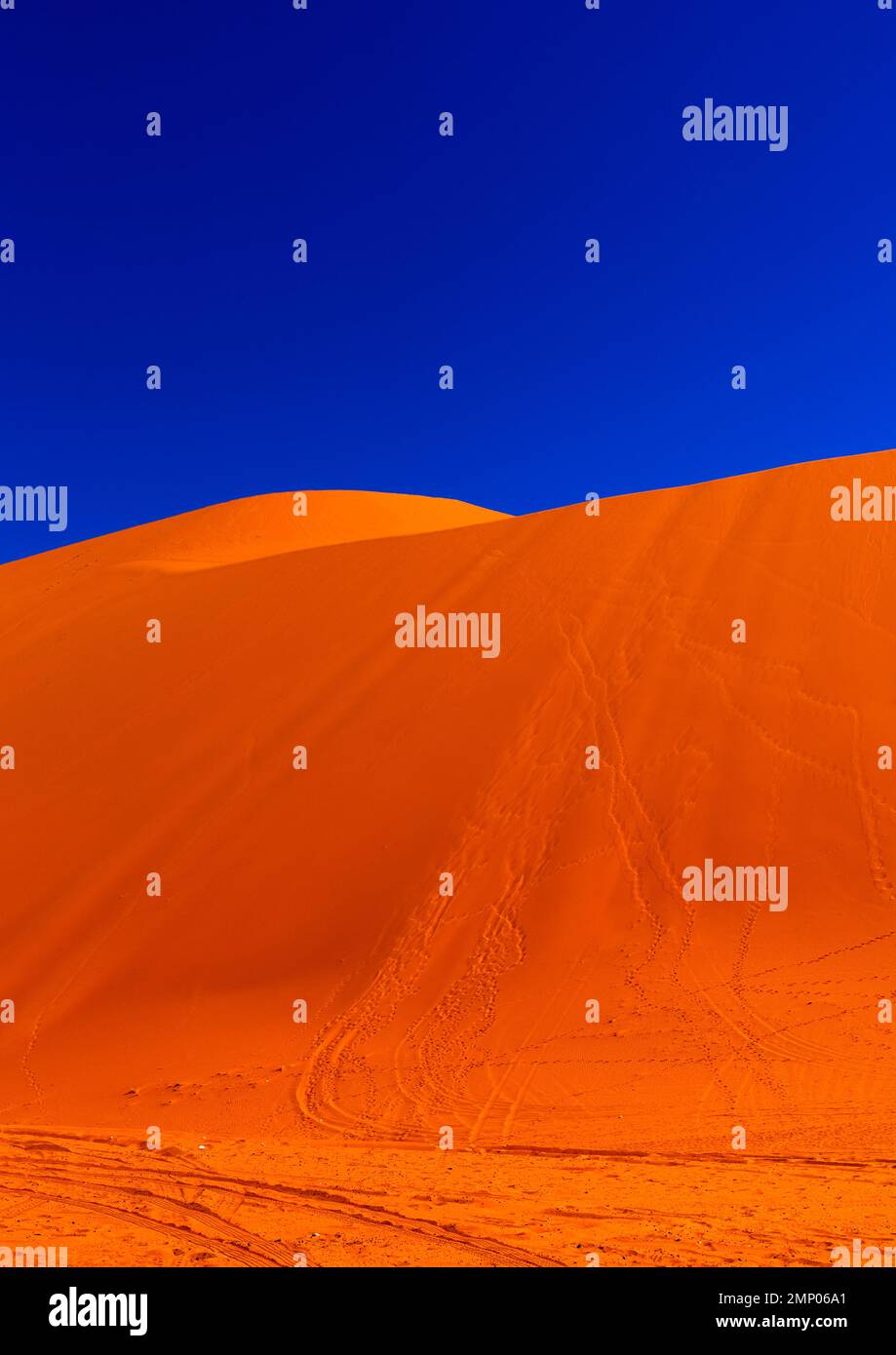 Sand dunes in the Sahara desert, Tassili N'Ajjer National Park, Tadrart ...