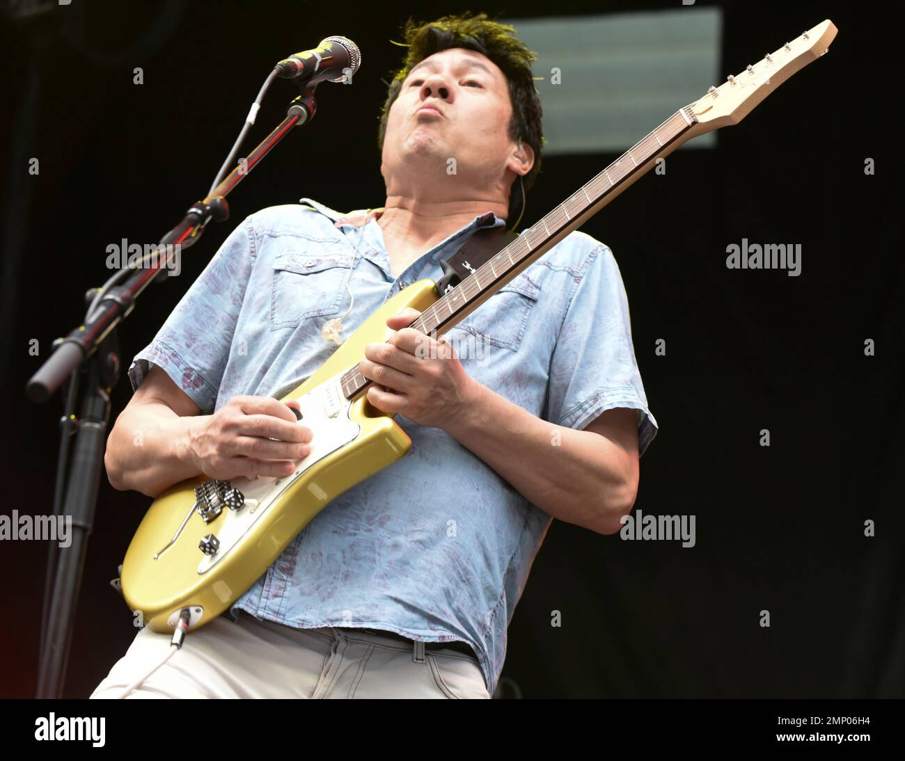 Todd Mohr of Big Head Todd and The Monsters open for the Goo Goo Dolls ...