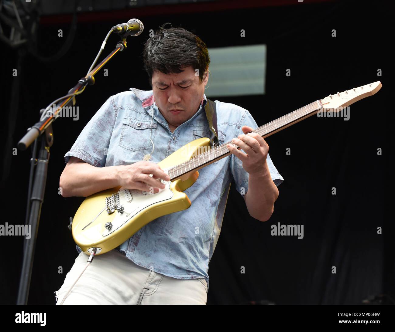 Todd Mohr of Big Head Todd and The Monsters open for the Goo Goo Dolls ...