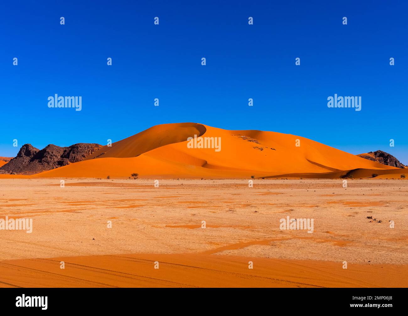 Rocks and sand dunes in Sahara desert, Tassili N'Ajjer National Park ...