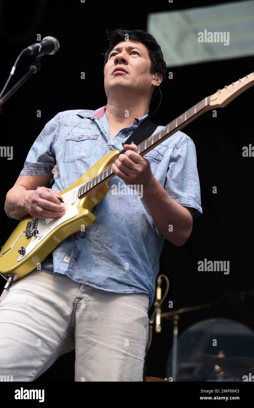 Todd Mohr of Big Head Todd and The Monsters open for the Goo Goo Dolls ...