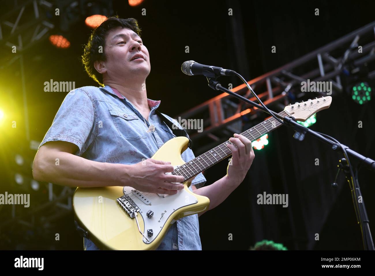 Todd Mohr of Big Head Todd and The Monsters open for the Goo Goo Dolls ...