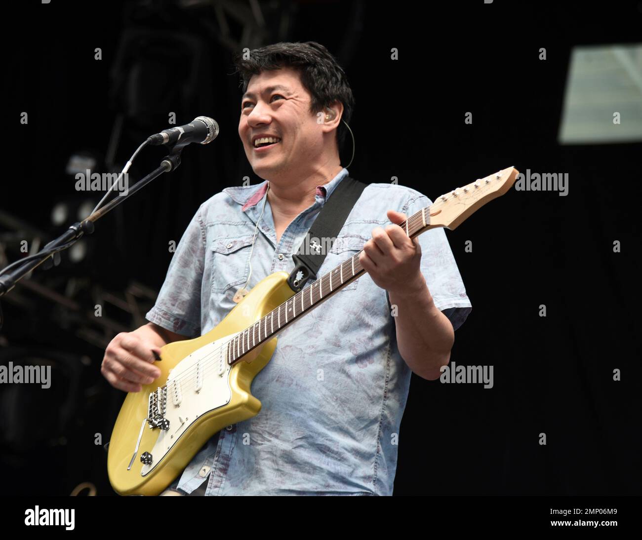 Todd Mohr of Big Head Todd and The Monsters open for the Goo Goo Dolls ...