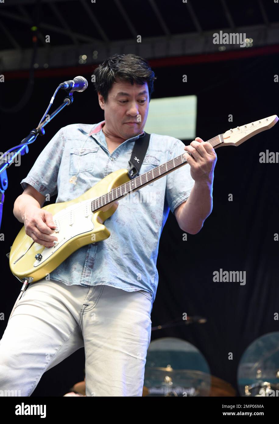 Todd Mohr of Big Head Todd and The Monsters open for the Goo Goo Dolls ...