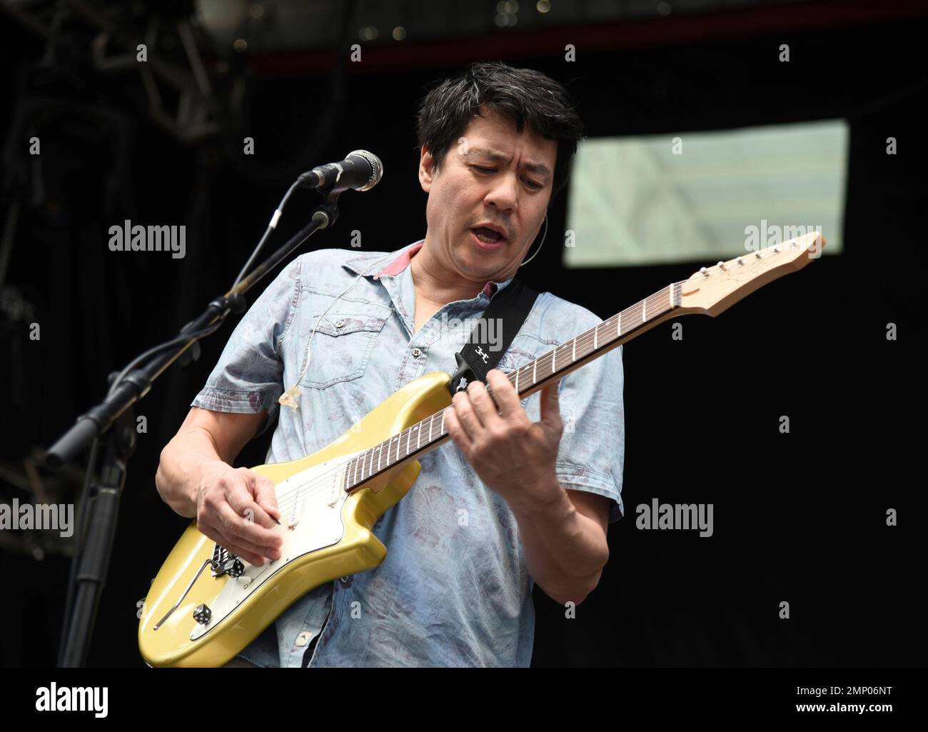 Todd Mohr of Big Head Todd and The Monsters open for the Goo Goo Dolls ...