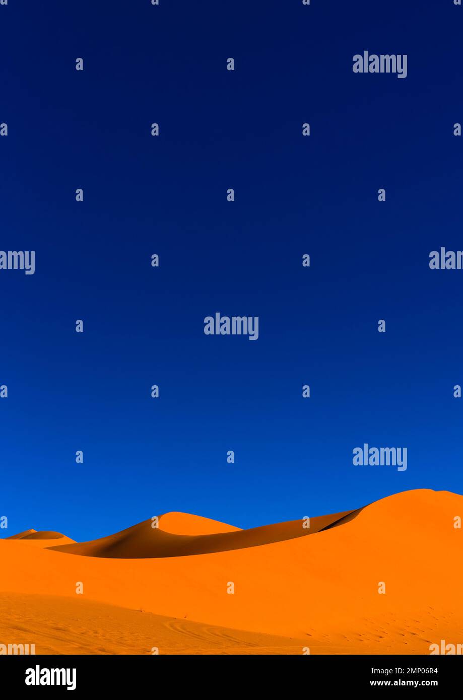Sand dunes in the Sahara desert, Tassili N'Ajjer National Park, Tadrart ...