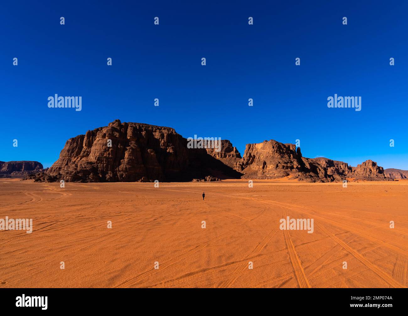 Rocks and sand dunes in Sahara desert, Tassili N'Ajjer National Park ...