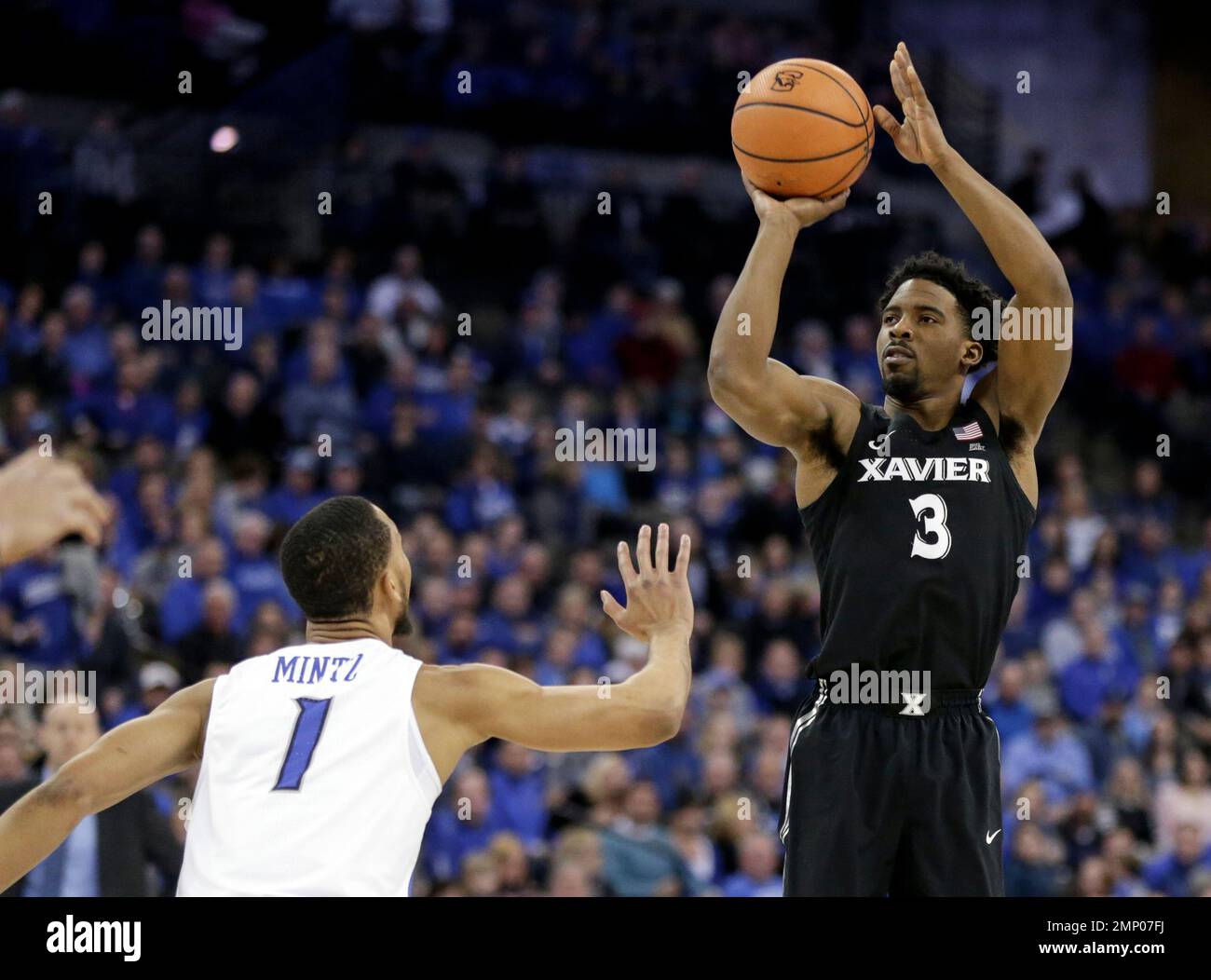 Xavier's Quentin Goodin (3) shoots over Creighton's Davion Mintz (1 ...