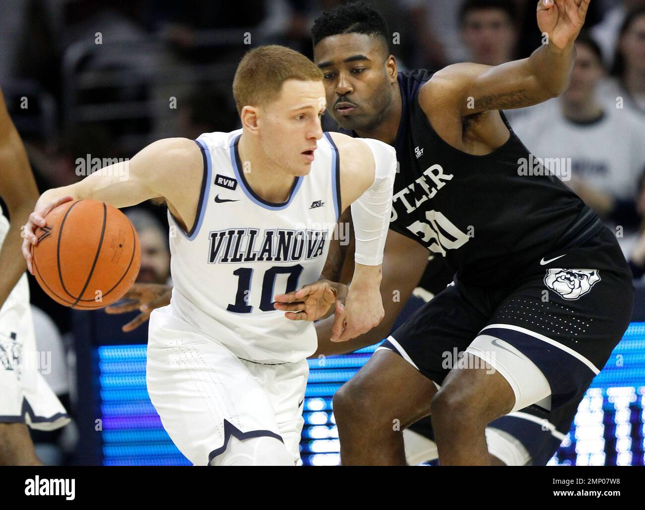 Villanova guard Donte DiVincenzo (10) moves around Butler forward Kelan ...