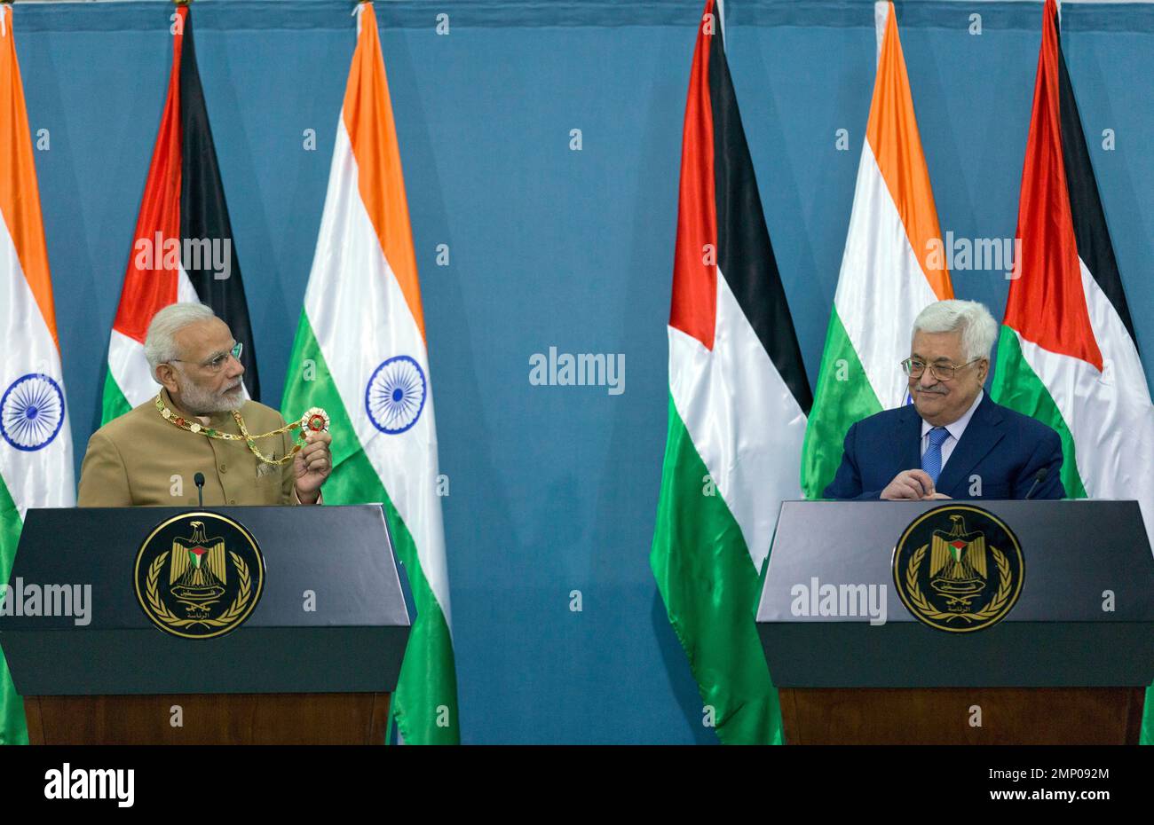 Palestinian President Mahmoud Abbas, right and Indian Prime Minister ...