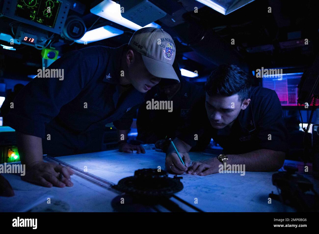 221007-N-LK647-0398 ATLANTIC OCEAN—Operations Specialist 2nd Class Anh ...