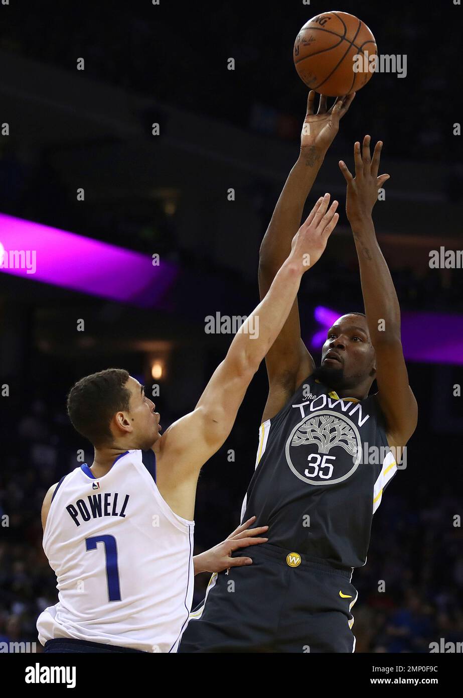 Golden State Warriors' Kevin Durant, right, shoots over Dallas Mavericks' Dwight Powell (7 ...