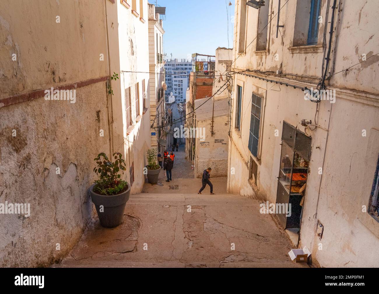 Algiers algeria city street people hi-res stock photography and images ...