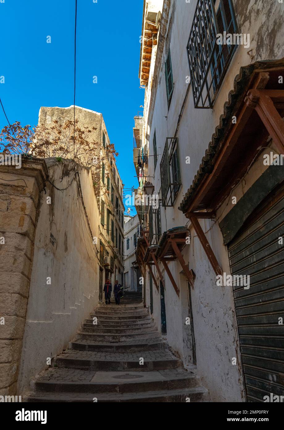 Algiers algeria city street people hi-res stock photography and images ...