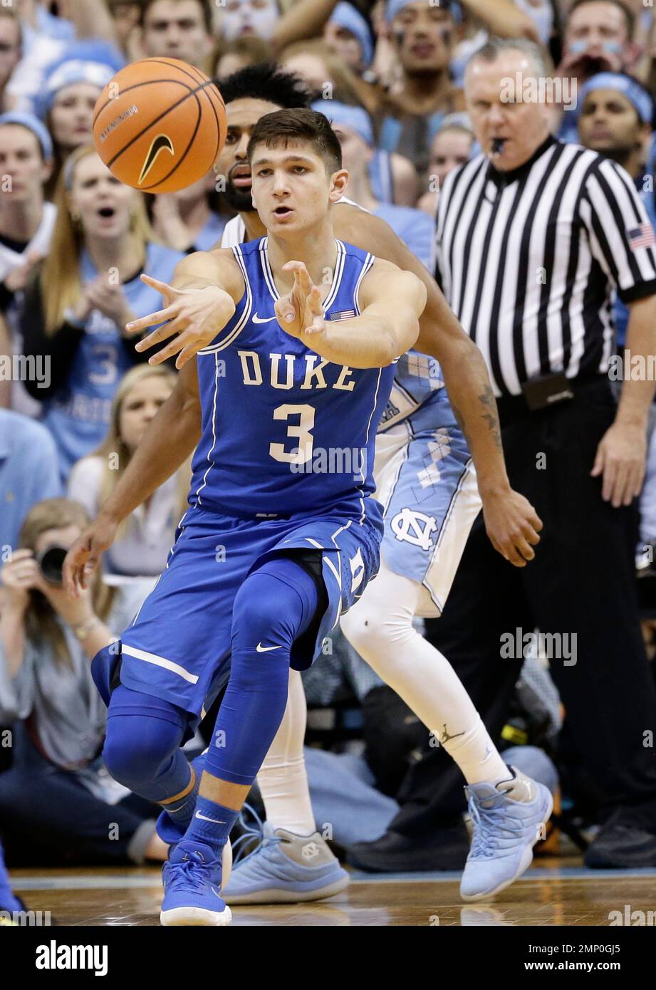 Duke's Grayson Allen (3) passes during the first half of an NCAA ...