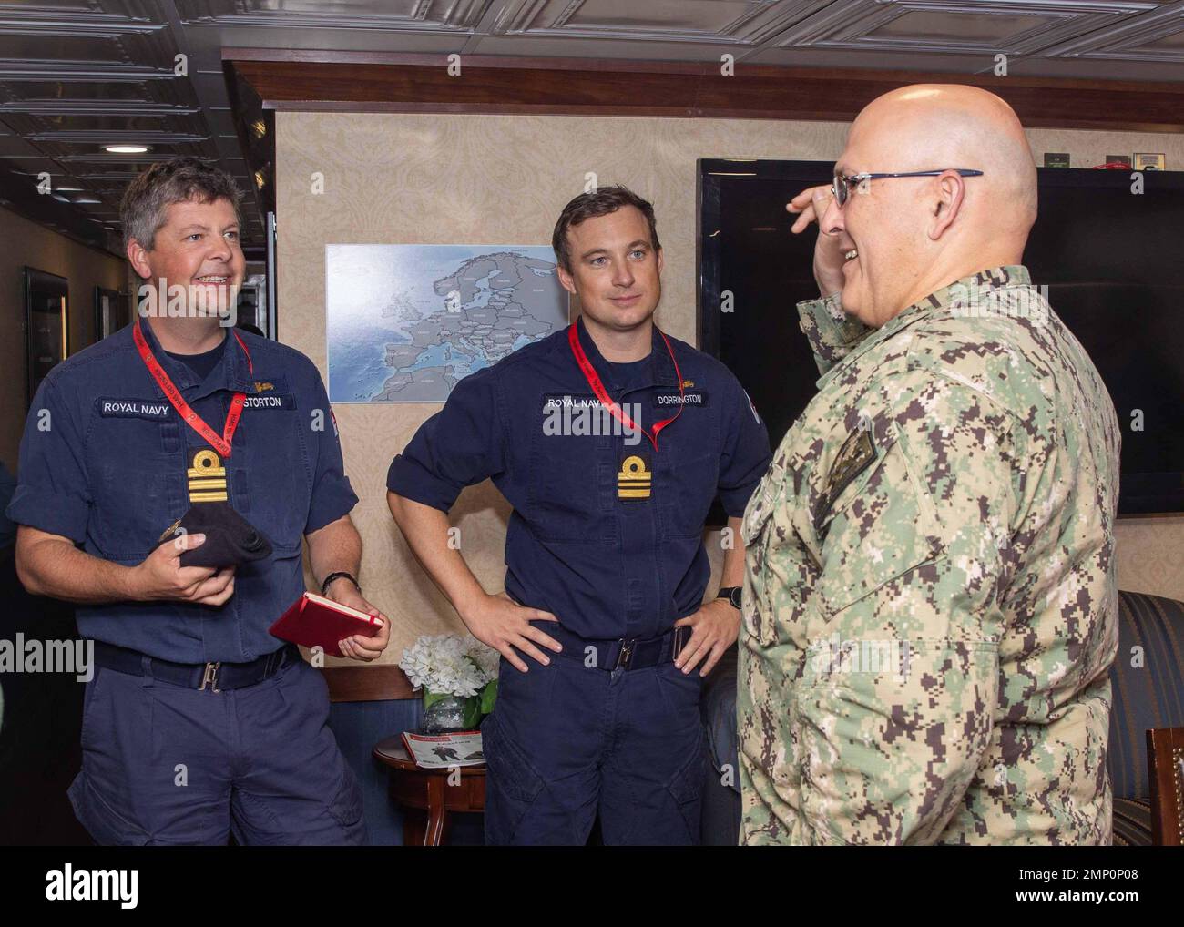 221007-EL850-1006 SOUDA BAY, Crete (Oct. 7, 2022) Royal Navy Cmdr ...