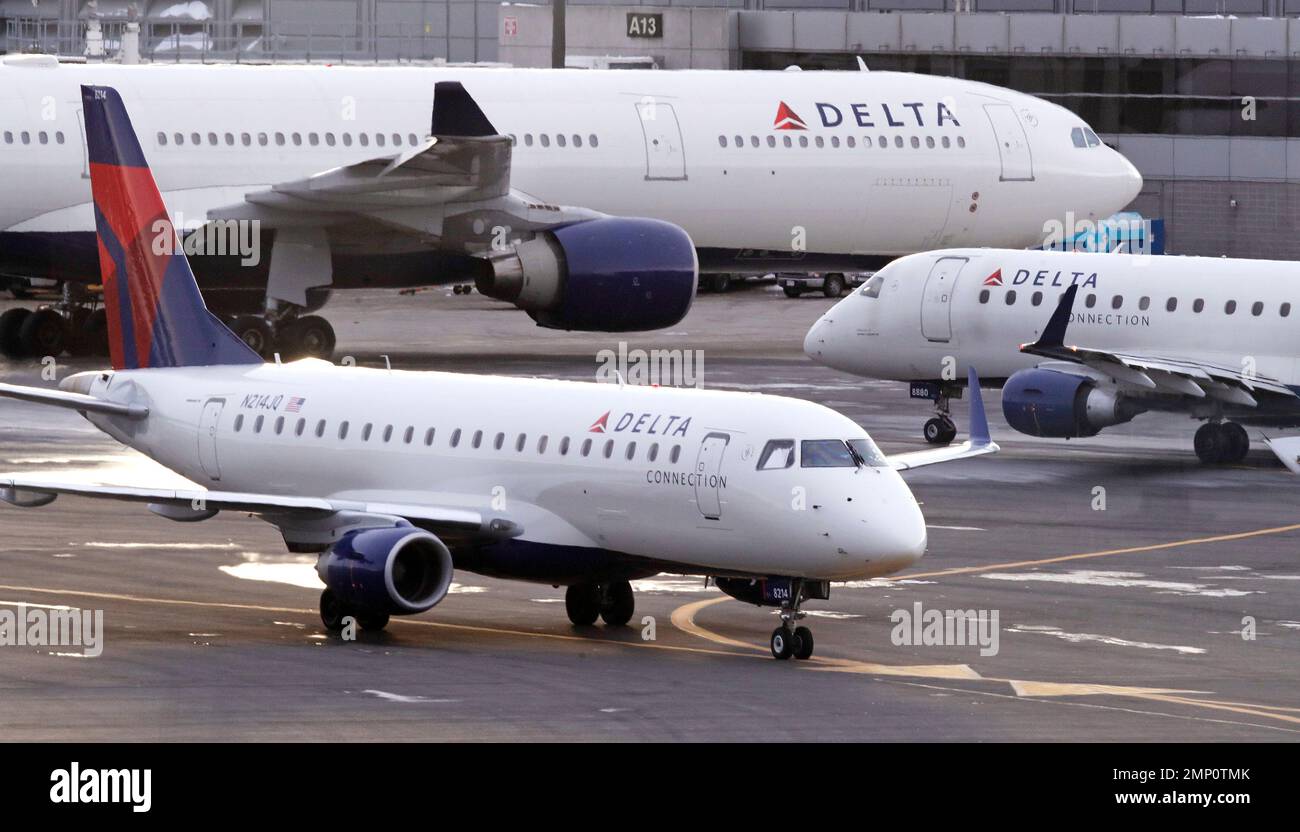 Delta E175 Aircraft