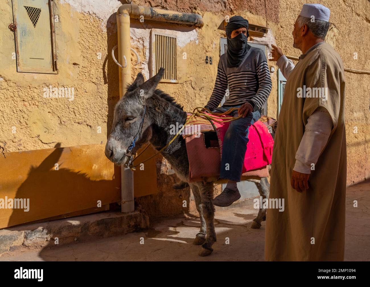 Traditional algerian clothing hi-res stock photography and images - Alamy