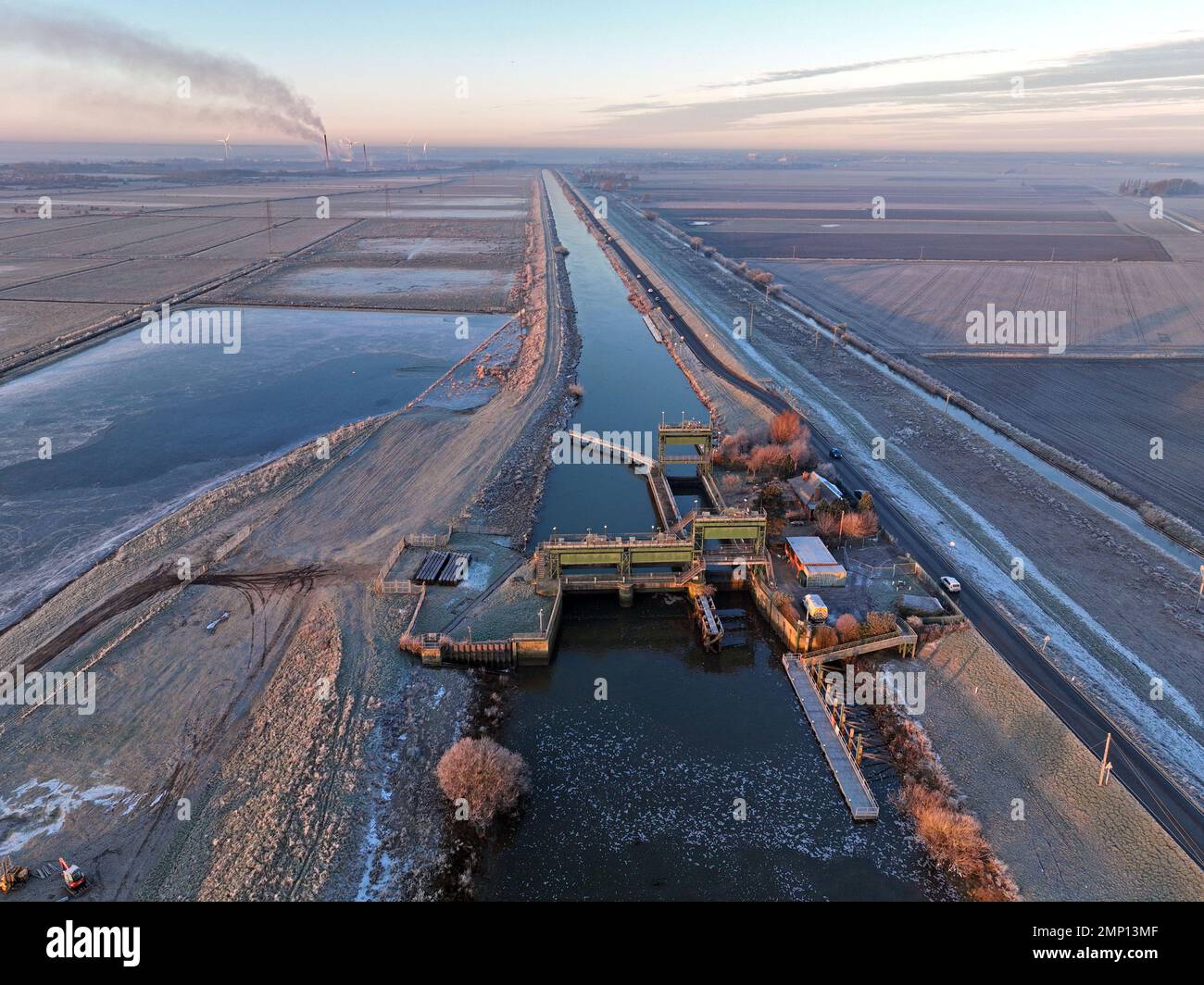 The River Nene continues to flow freely through the Dog in a Doublet ...