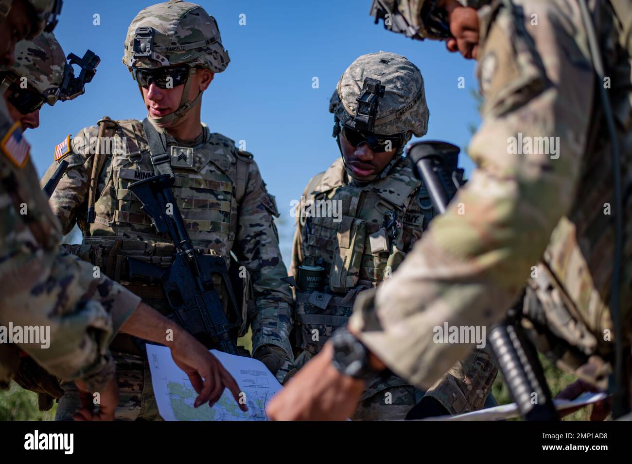 U.S. Army Soldiers assigned to the 66th Military Intelligence Brigade ...