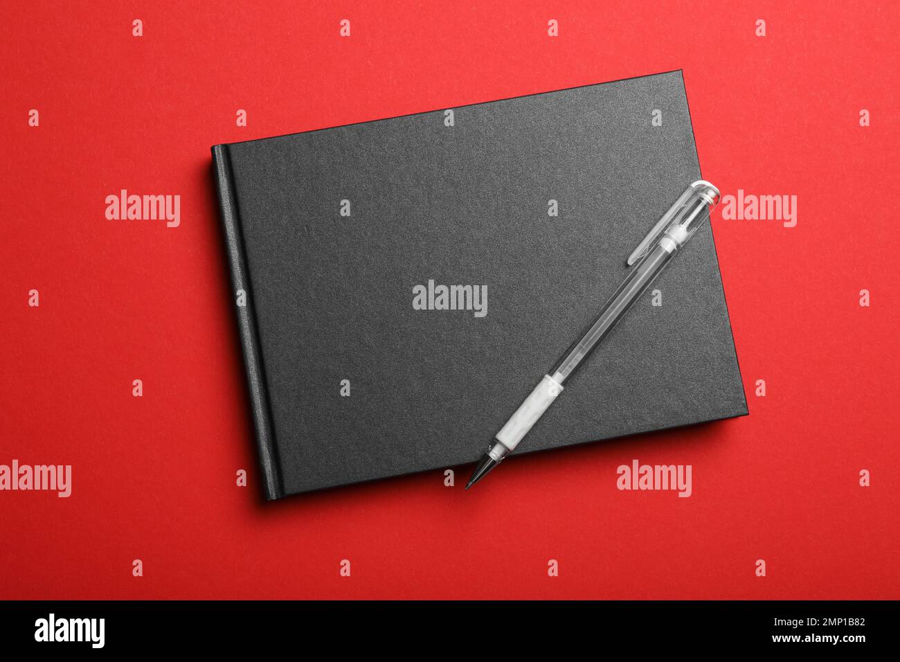 Black notebook with pen hi-res stock photography and images - Alamy